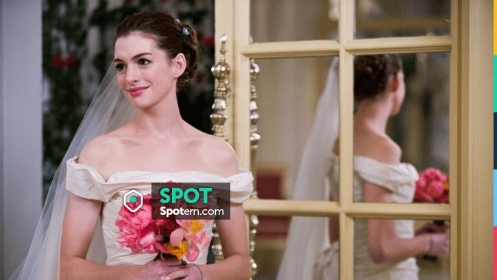 Vera Wang Off-Shoulder Wedding Dress worn by Emma (Anne Hathaway) as ...