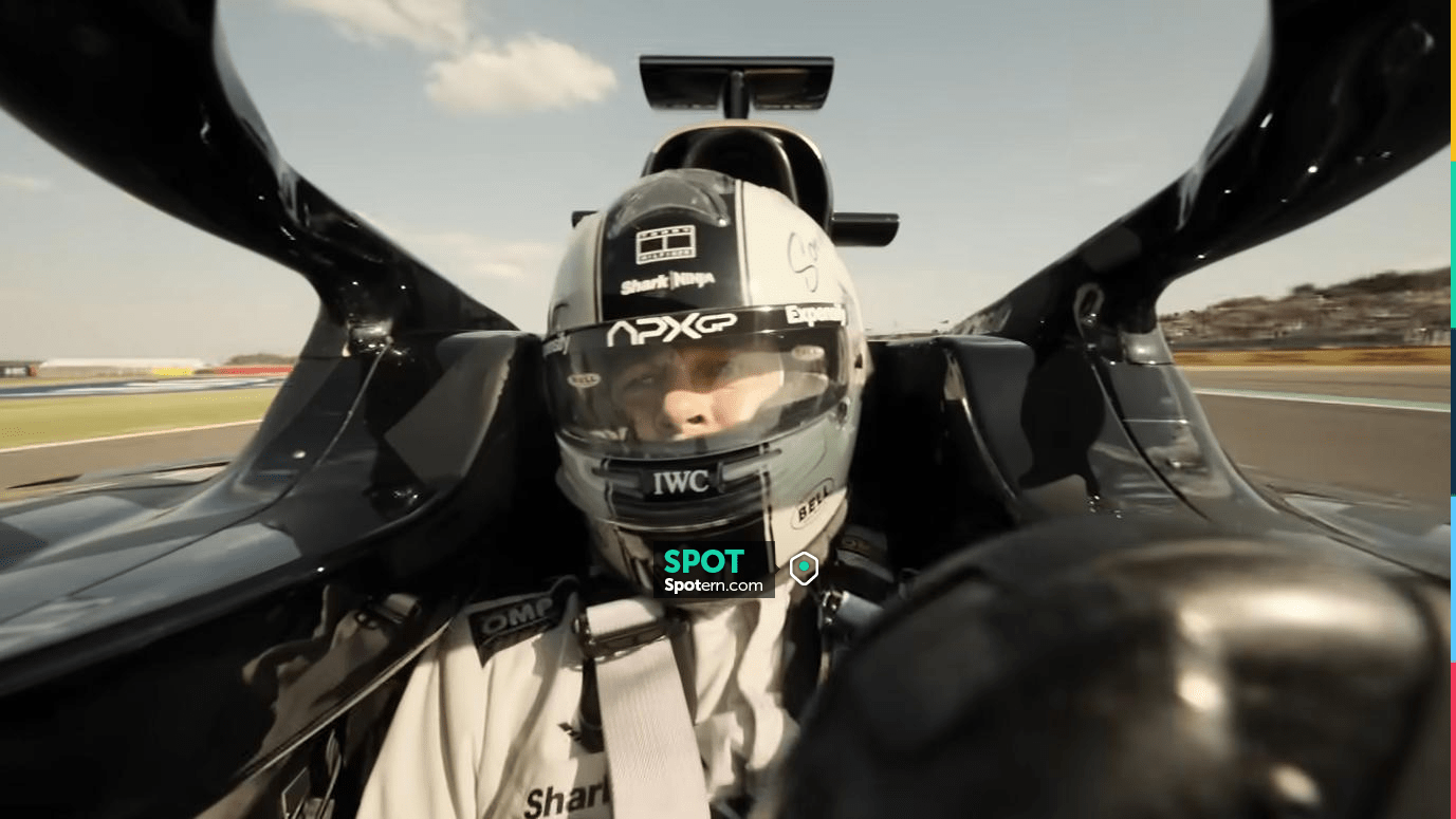 F1 Movie Accessories: Brad Pitt wears APXGP Bell F1 Racing Helmet to ...