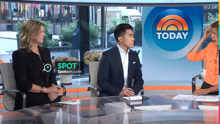 J. Vestido tubo con cuello redondo usado por Renee Christine Romano ...