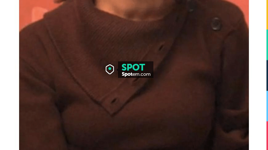 Suéter marrón de cuello doblado usado por Kiki (Jamie Chung) como se ve ...