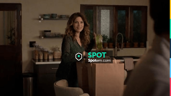 Camisa fluida plisada de Mango usada por Amanda LaRusso (Courtney ...