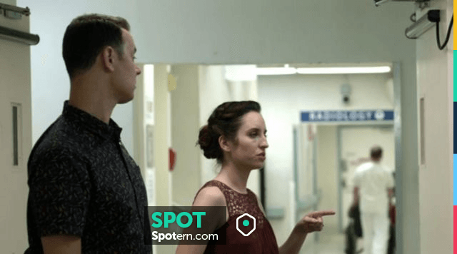 The red top of Jen Shorts in Life in Pieces (Zoe Lister Jones ) | Spotern