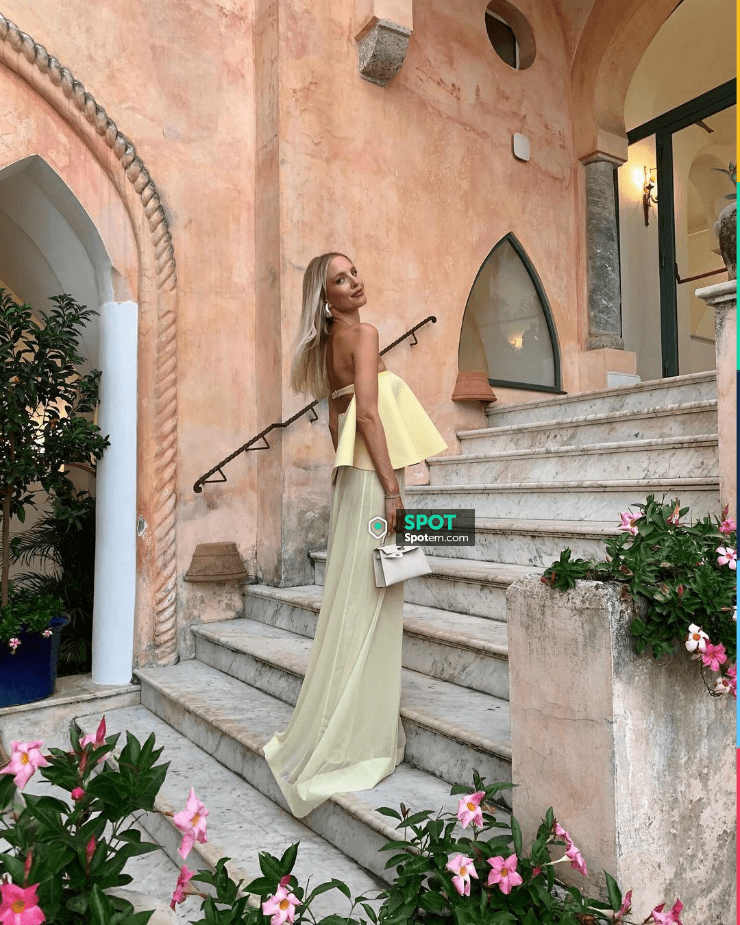 Jacquemus La Robe Vela Robe Robe longue en mousseline de soie portée ...