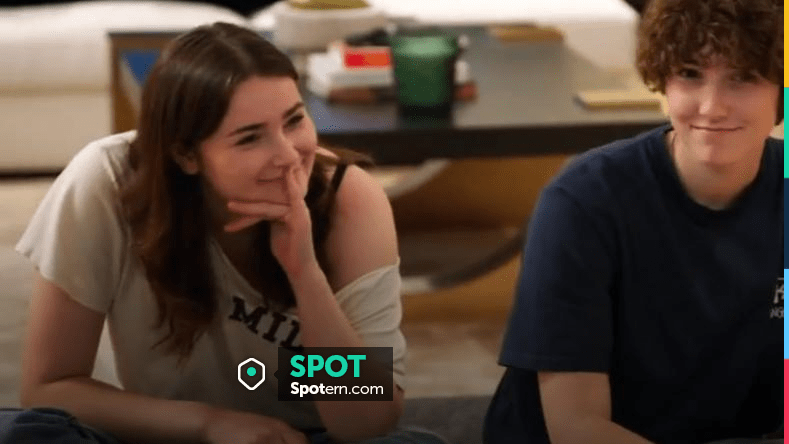 Life is Good Men's Oat Milk Arch Crusher Tee worn by Maximillia Dubrow ...