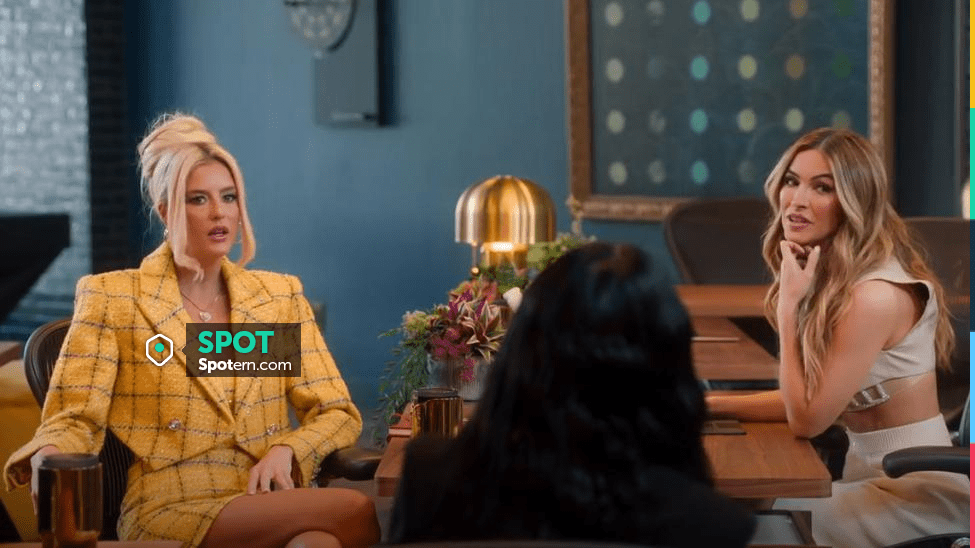 Assignement Cady Cropped Jacket worn by Emma Hernan as seen in Selling ...