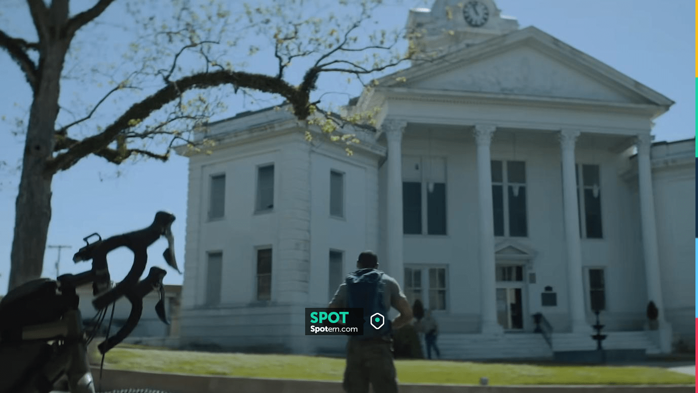 Rebel Ridge Movie: Aaron Pierre is wearing blue backpack to portray ...