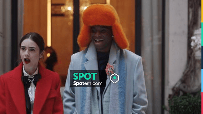 Essentiel Antwerp Broche Palmier Orange, Argent et Bleu portée par ...