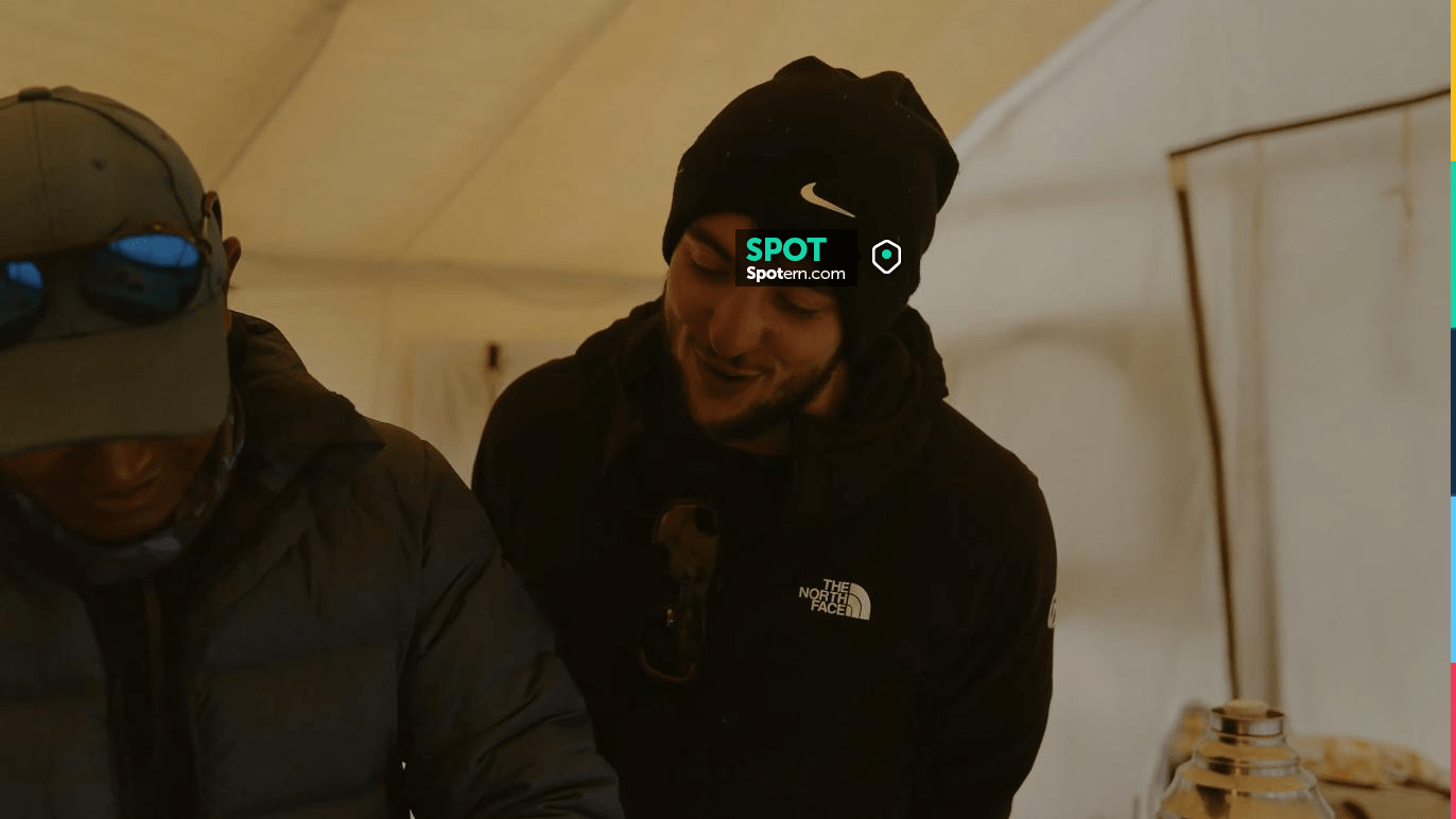 Inoxtag wears a Nike beanie in its documentary Kaizen: 1 year to climb ...