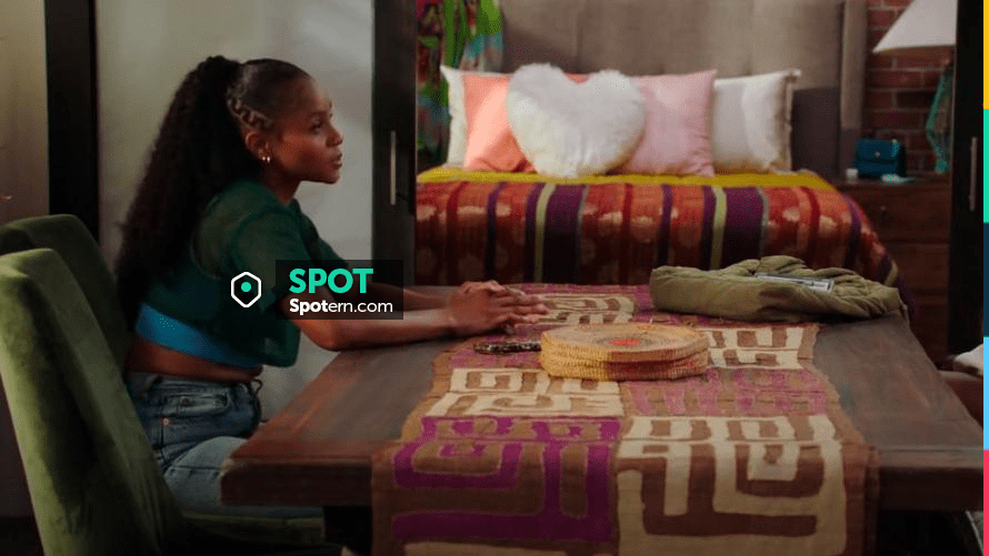 Champion UO Exclusive Mesh Cropped Tee worn by Simone Hicks (Geffri ...