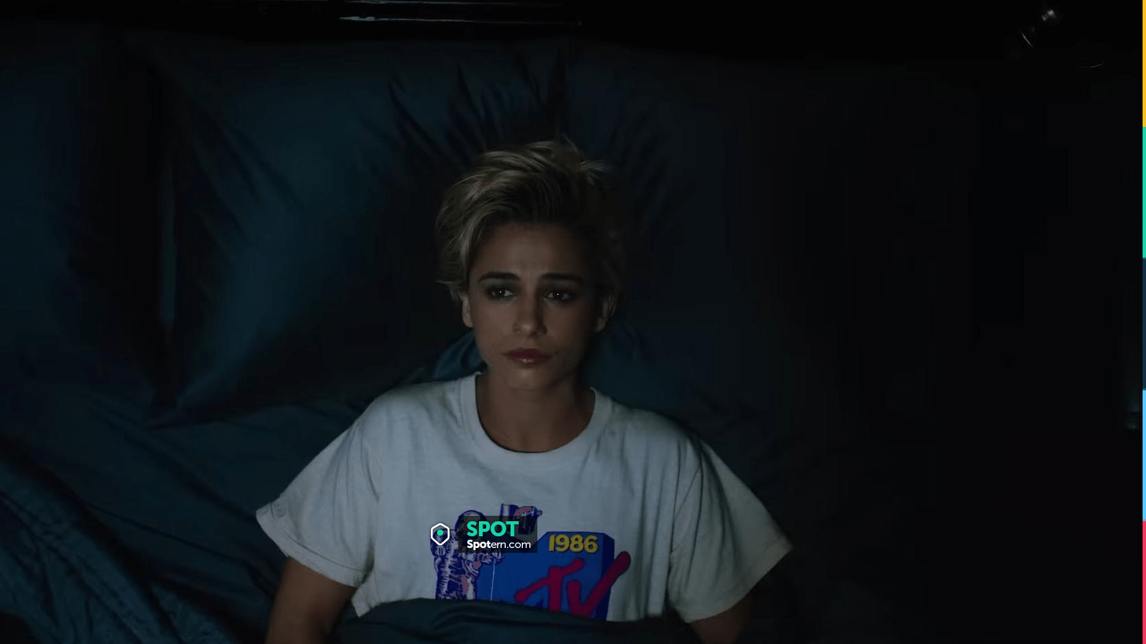 Mira los looks de la película Smile 2: Naomi Scott usa una camiseta de ...