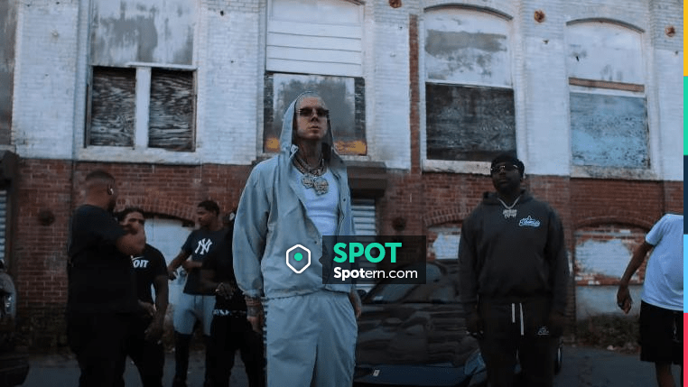 Veste de survêtement Supreme Light Grey Outline Logo portée par Millyz ...