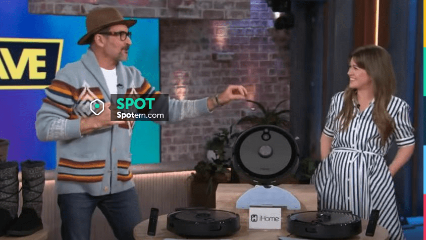 Cardigan Faherty Steven Paul Judd porté par Lawrence Zarian tel qu’on ...