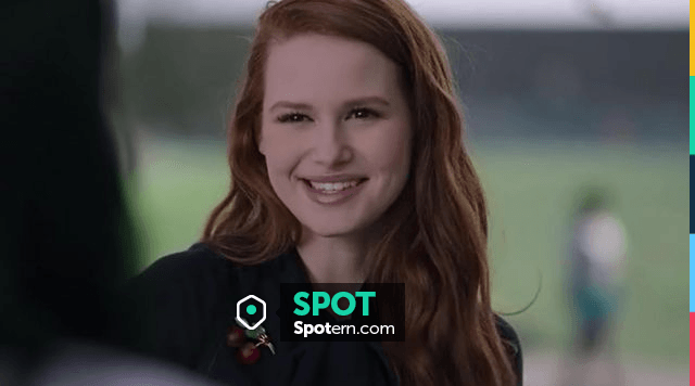 Cerise Broche Collier porté par Cheryl Fleur (Madelaine Petsch) comme ...