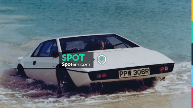 The amphibious Lotus Esprit of Roger Moore in The Spy Who Loved Me ...