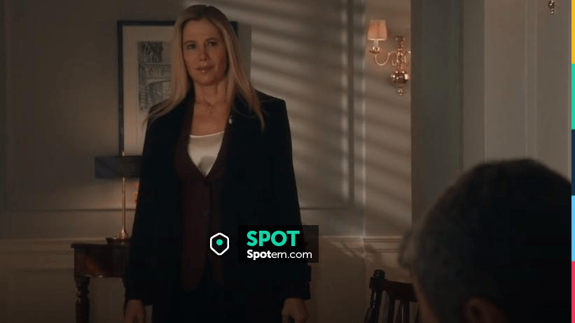 Teoría Carissa Blazer usada por Veronica Radley (Mira Sorvino) como se ...