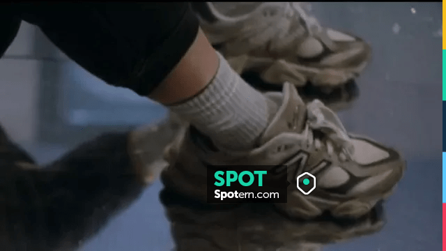 Outfits of Smile 2 Movie: Skye Riley (Naomi Scott) wears New Balance ...