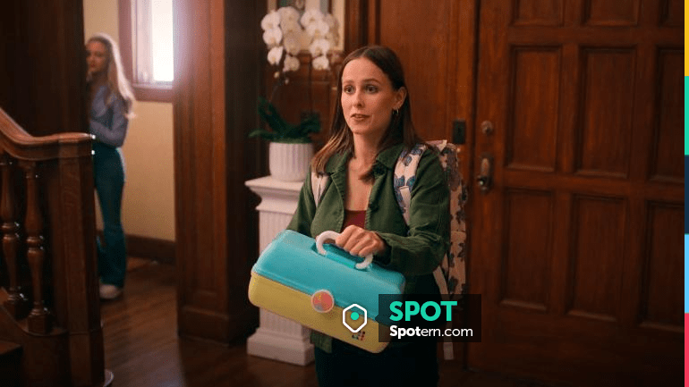 Claire's Makeup Caboodle In Sky Blue & Lemon Yellow used by Kimberly Finkle (Pauline Chalamet ...