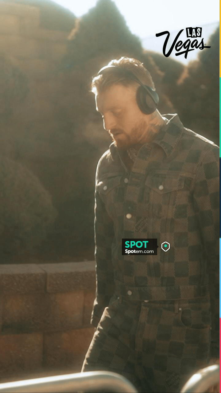 Louis Vuitton Veste en jean Damier teinté indigo foncé portée par Maxx ...