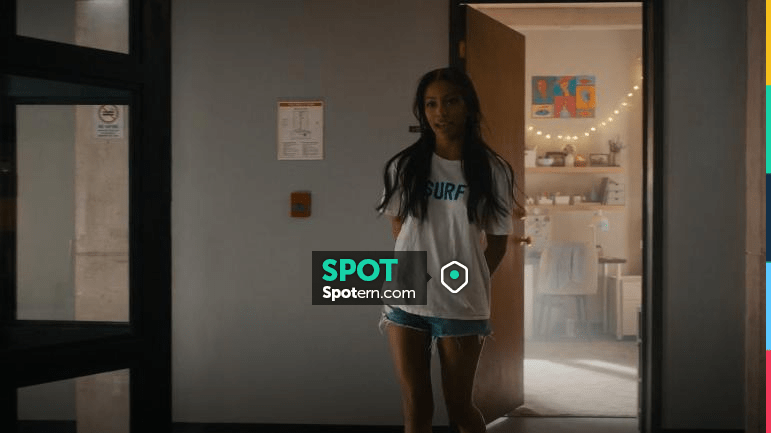 You The Brave Surf Gildy Tee worn by Annie Grover (Savannah Lee Smith ...