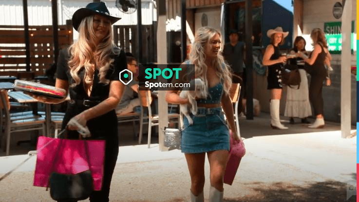 Free People x We El mono Free Jayde Flare usado por Molly O'Connell ...