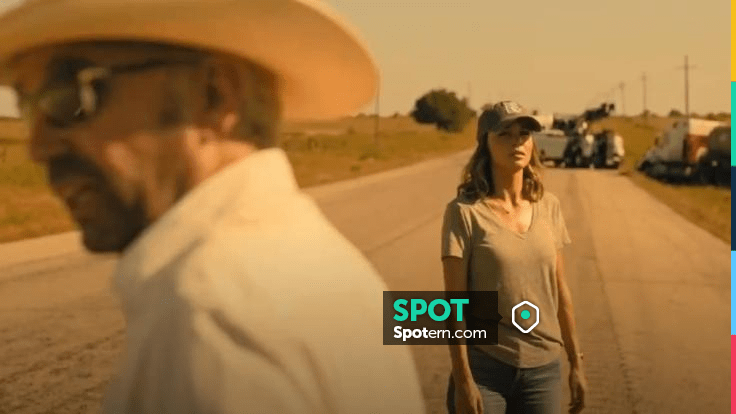 Current Elliott V-Neck T-Shirt worn by Rebecca Falcone (Kayla Wallace ...