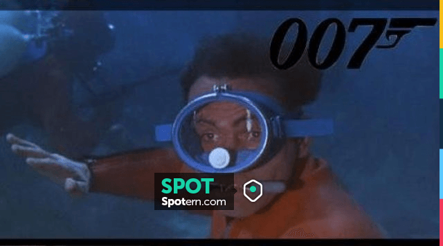 The respirator aquatic James Bond (Sean Connery) in Operation Thunder ...