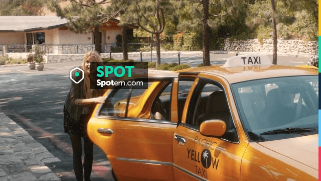 The khaki parka Jade Butterfield in endless Love | Spotern