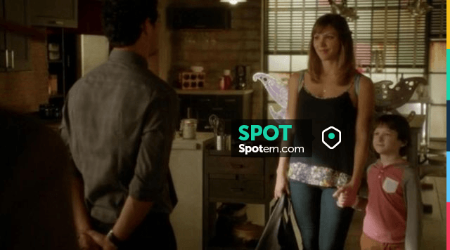 The top of Paige Dineen ( Katharine McPhee ) in Scorpio | Spotern