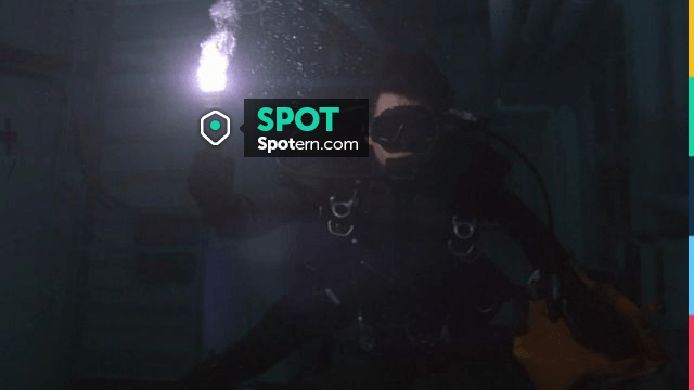 The authentic distress rocket James Bond (Pierce Brosnan) in Tomorrow ...