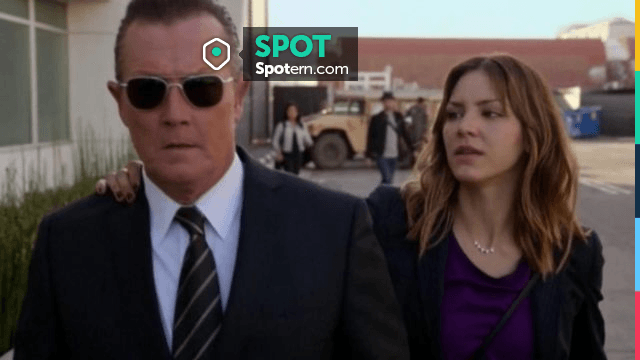 the sunglasses of the agent Cabe Gallo (Robert Patrick) in Scorpio ...