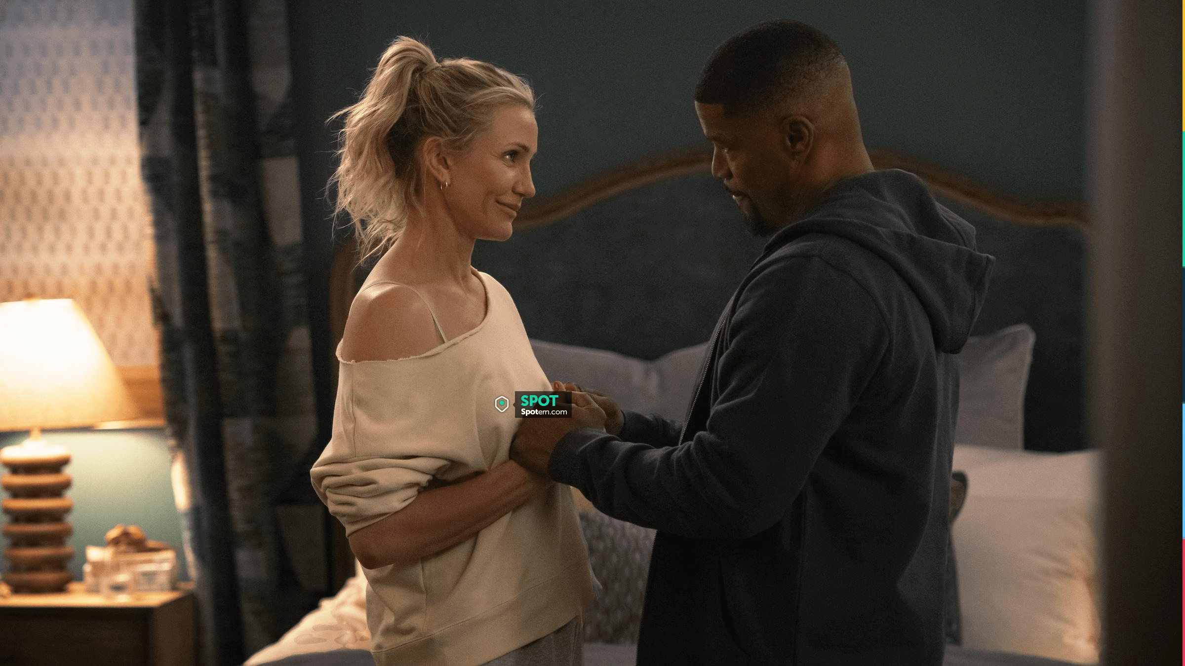 Off-shoulder Sweatshirt of Emily (Cameron Diaz) in Back in Action | Spotern