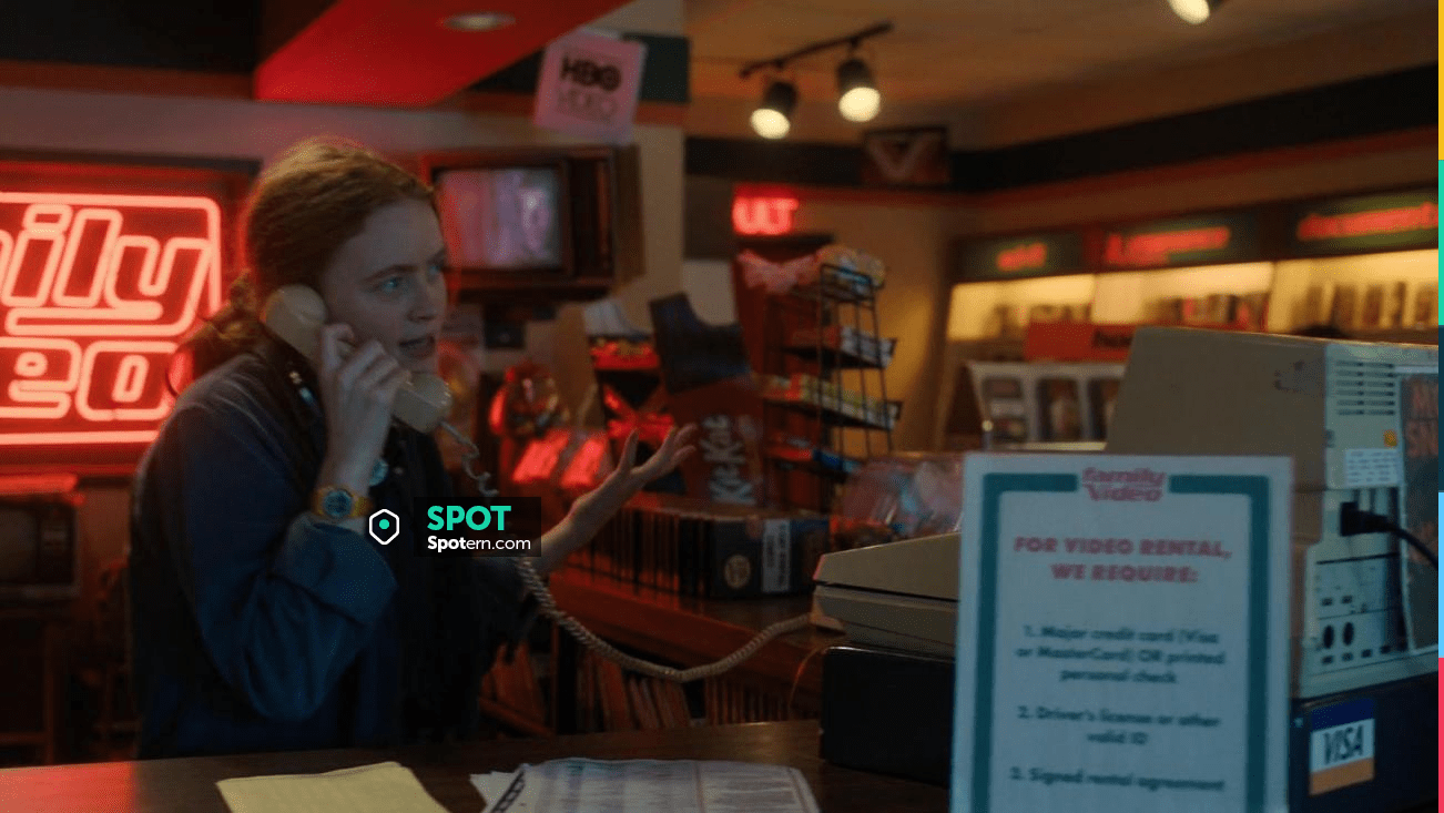 Yellow watch worn by Max Mayfield (Sadie Sink) as seen in Stranger ...