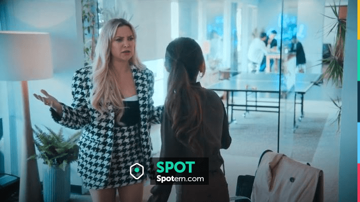 Anine Bing Ada Skirt worn by Isla Gordon (Kate Hudson) as seen in ...