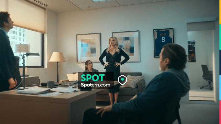 Black Halo Jackie O Pencil Skirt worn by Isla Gordon (Kate Hudson) as ...