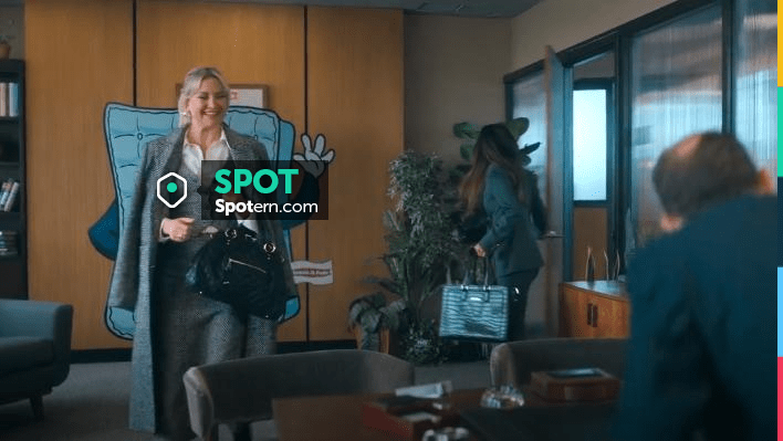 L'Academie June Coat worn by Isla Gordon (Kate Hudson) as seen in ...