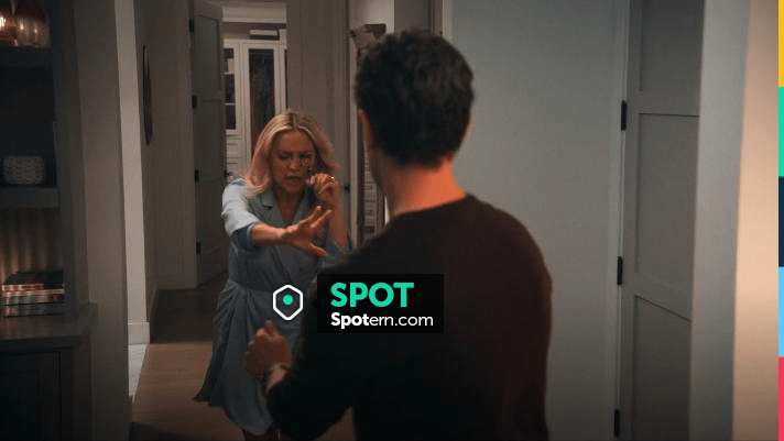 La Perla Short Silk Robe worn by Isla Gordon (Kate Hudson) as seen in ...