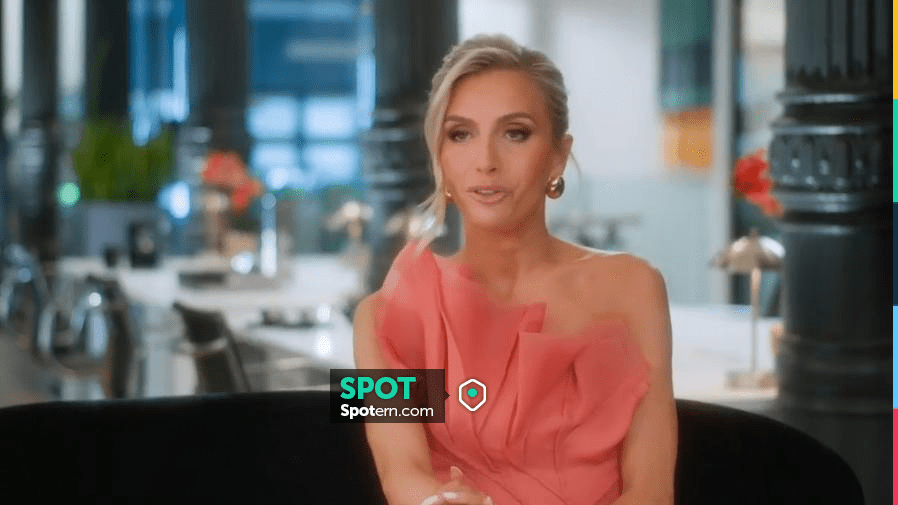 Crop top Aje Flame en color rosa guayaba usado por Taylor Middleton ...