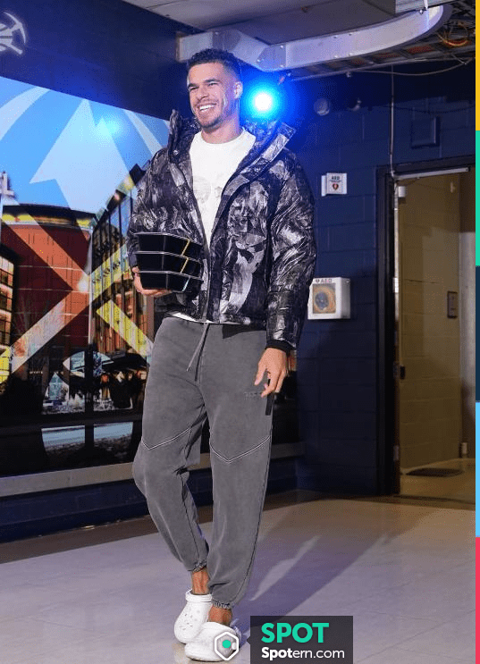 Sabot Crocs Classic 'White' porté par Michael Porter Jr. sur le compte ...