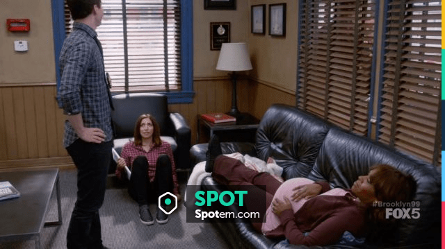 The Vans of Gina Linetti (Chelsea Peretti) on Brooklyn Nine-Nine S03E08 ...