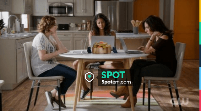 les sneakers basses Converse de Heather Davis (Vella Lovell) dans Crazy ...