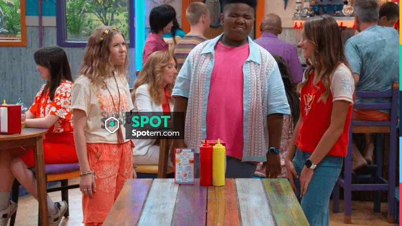 Theory Be Boutique Sunshine Tee worn by Kombucha (Kinley Cunningham) as ...