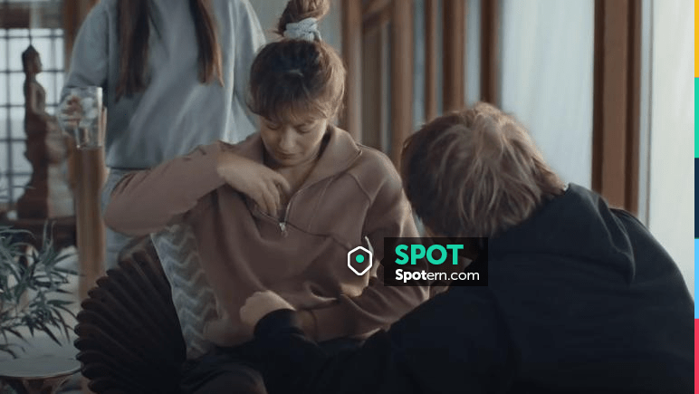 Varley Rhea Half-Zip Sweat worn by Emily Wright (Ruby Ashbourne Serkis) as seen in I, Jack ...