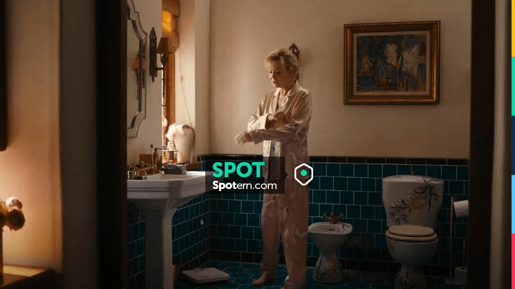 Olivia Von Halle Bird Print Two-Piece Pajama Set worn by Deborah Vance ...