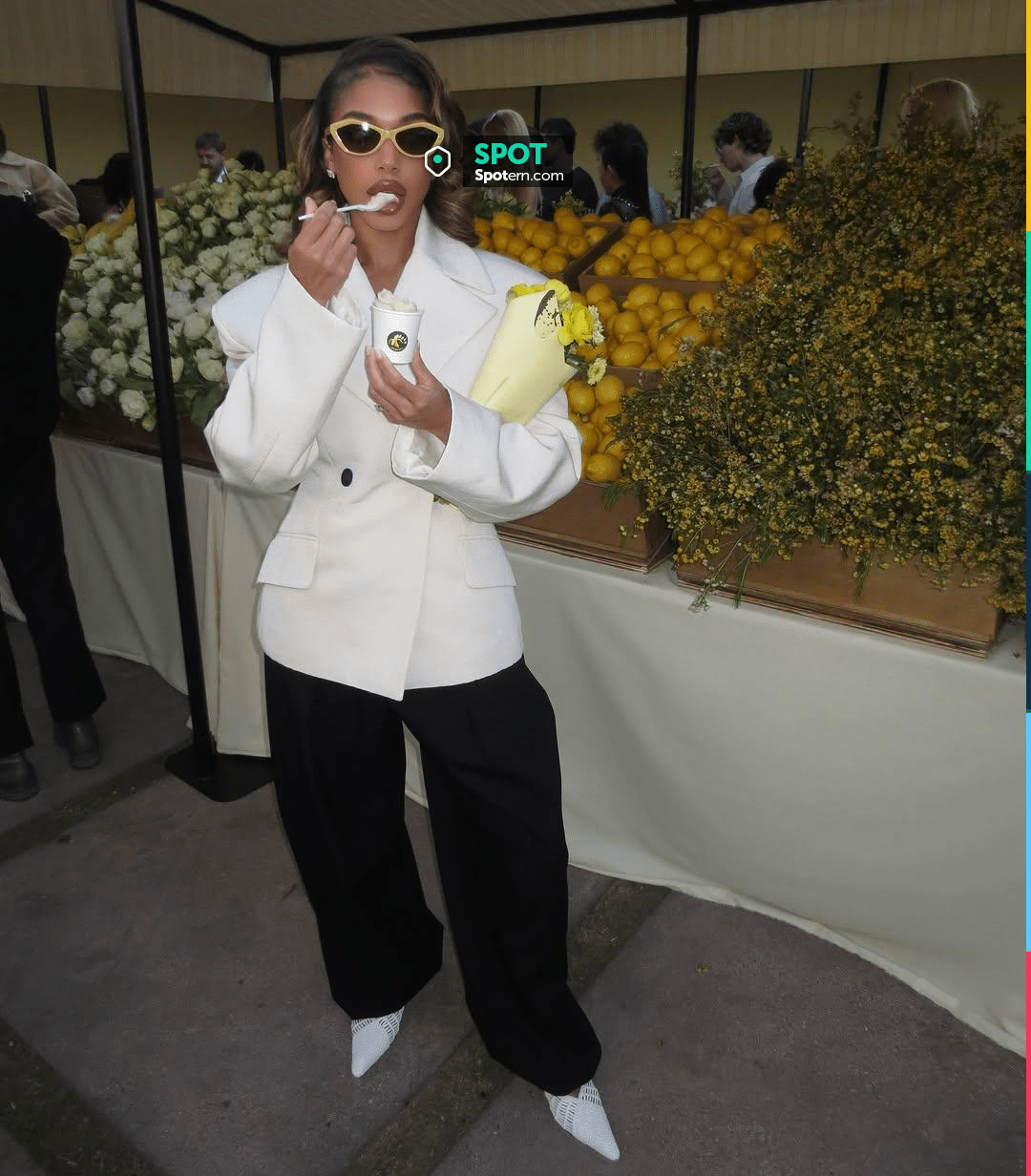 Lunettes de soleil Jacquemus Le Bambino portées par Lori Harvey lors du ...