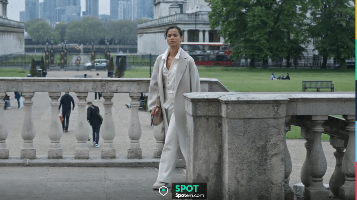 Chloé Suede Nama Runner Sneakers usadas por Sophie (Gugu Mbatha-Raw ...