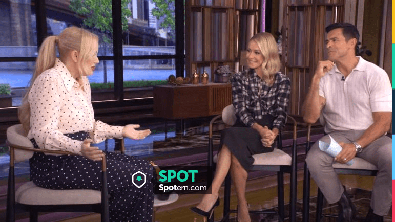 LK Bennett Elsie Polka Dot Flare Pants porté par Rebel Wilson comme on ...