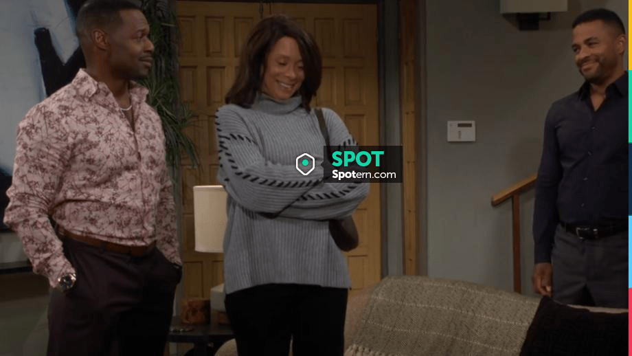 Rails Liam Sweater in Heather Grey worn by Amy Lewis (Valarie Pettiford ...