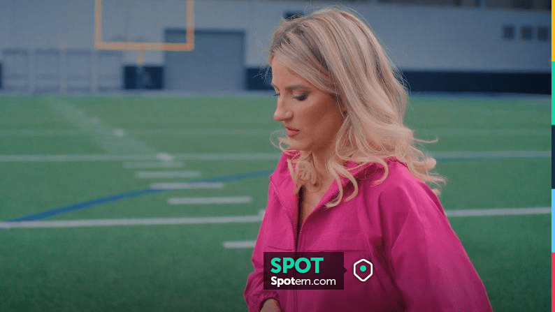 Alo Yoga Cropped Playmaker Jacket Pink Summer Crush porté par Michelle ...