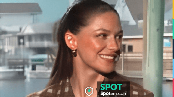 Press Junket The Waterfront Melissa Benoist Cropped Jacket of Bree ...