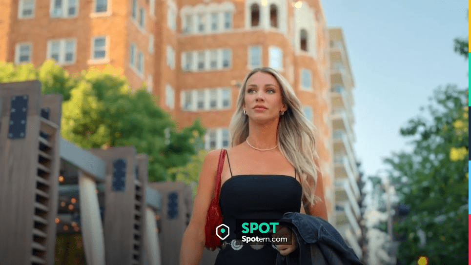 Sac à bandoulière Zara Ruched porté par Calah Jackson comme on le voit ...